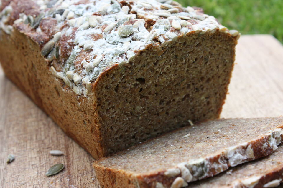 Opskrift: Rugbrød med surdej - Lær at bage godt brød